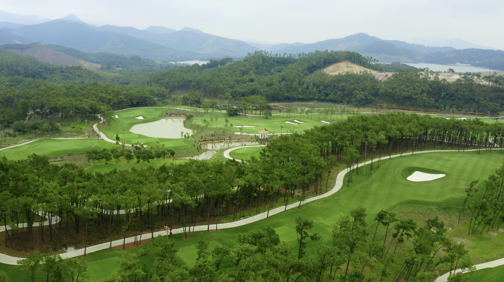 Khám phá PGA Silk Path Đông Triều – Sân golf đẳng cấp giữa núi rừng Hòa ...