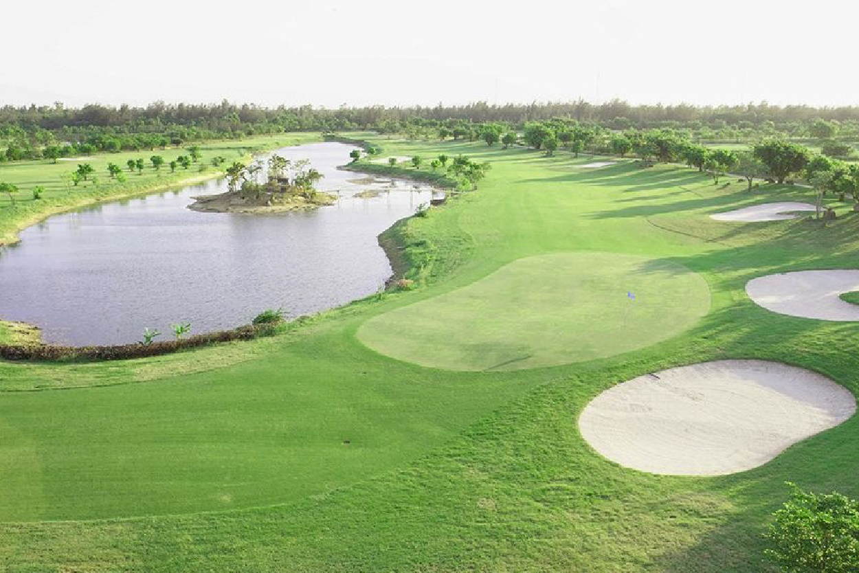 Cualo Golf Resort - FlightGolf