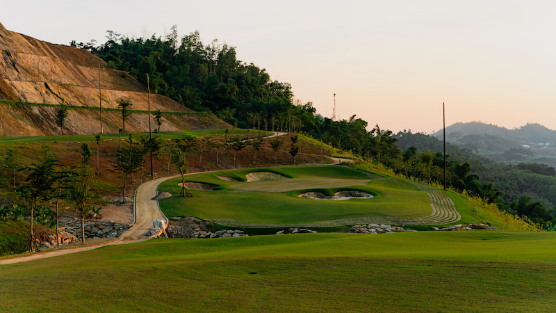 Montana Golf Course: Chinh phục thử thách, thưởng ngoạn kỳ quan ...